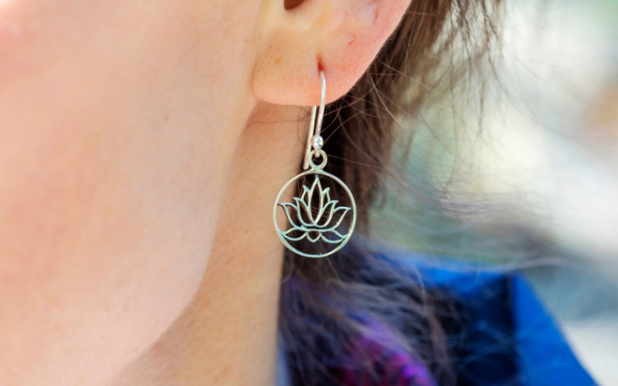 Spiritual Meaning of Right & Left Ear Popping - Divine Confirmation