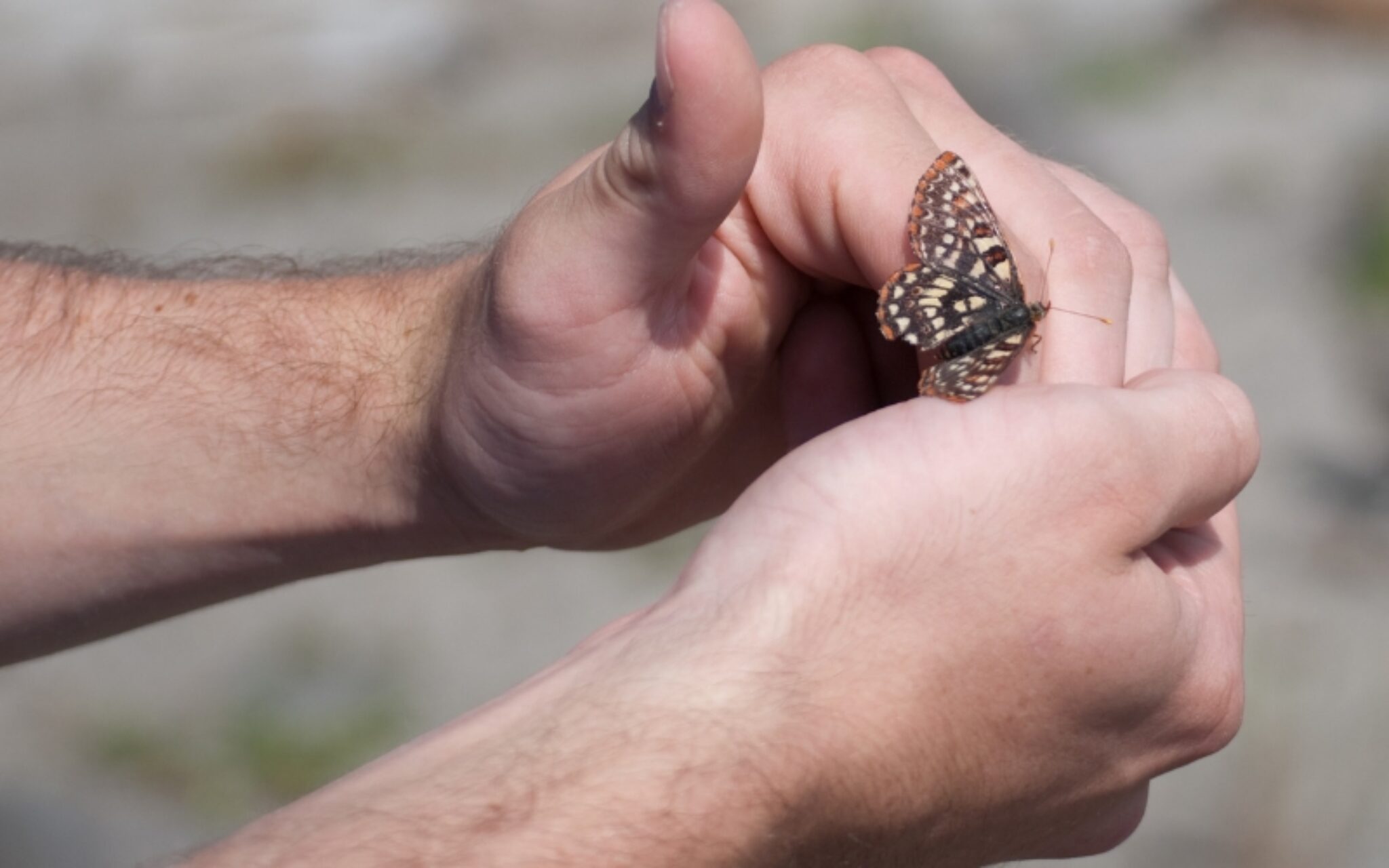 16 Physical Signs Someone Is Thinking of You - Spiritualify